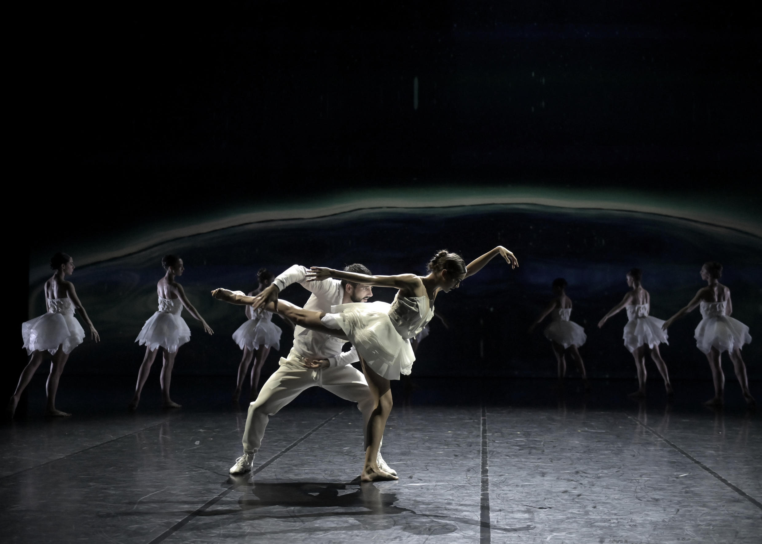 Le chorégraphe Angelin Preljocaj revisite «Le lac des cygnes»